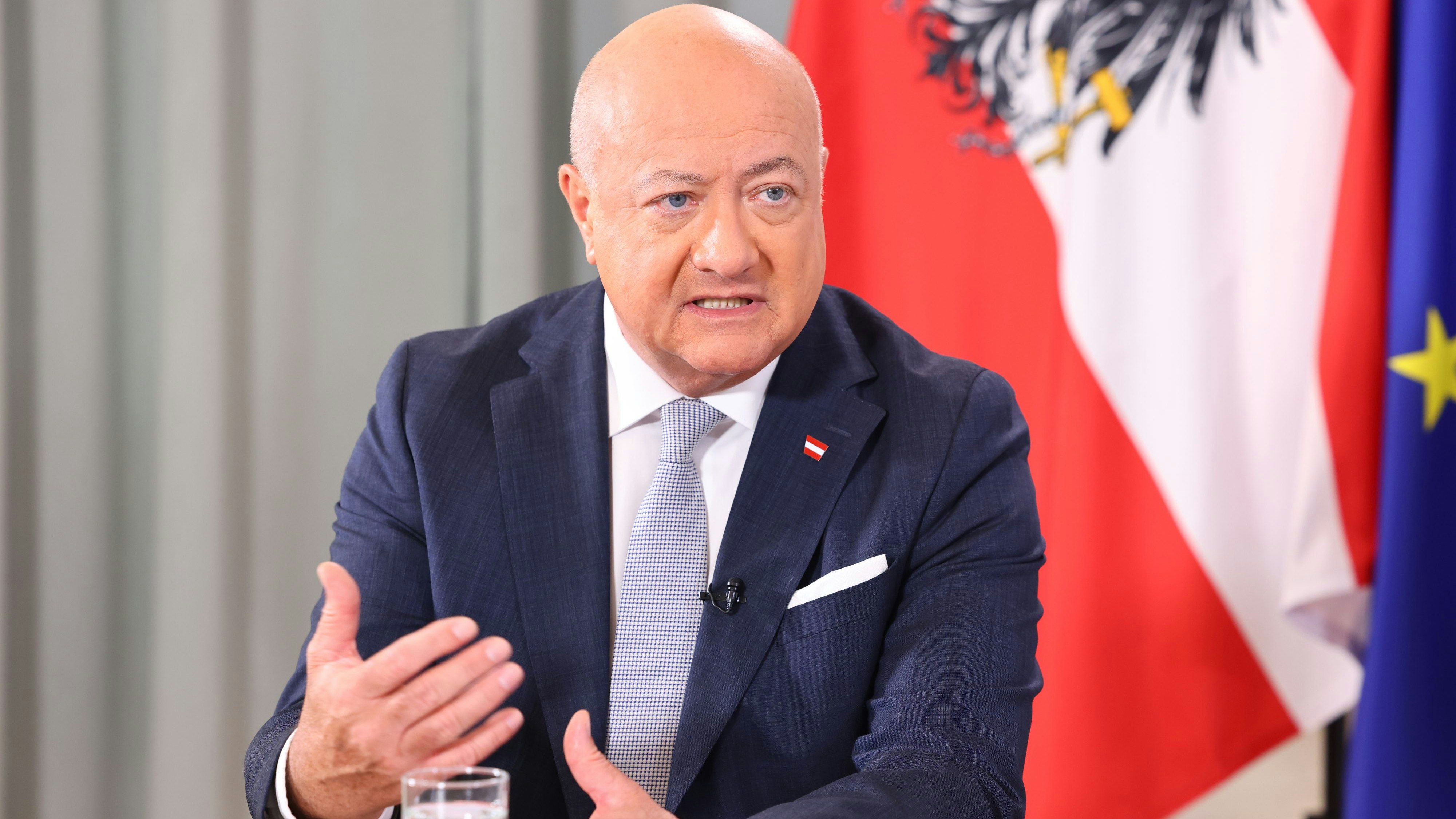 Kanzler-Rede vor 250 Gästen zu Aufschwung und Asyl