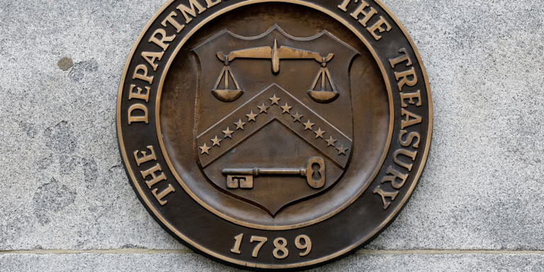 This chart shows why upward pressure on long-term Treasury yields ...