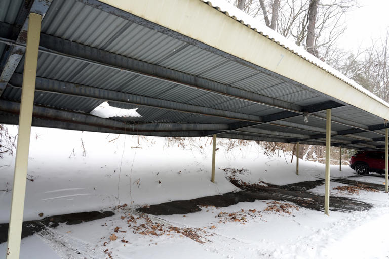 Carport canopy collapses onto vehicles at Canton apartment complex