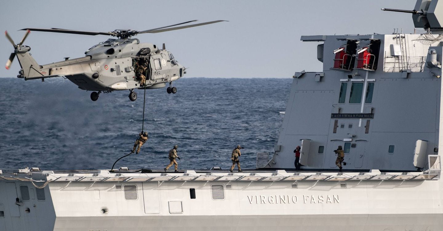 La Nato: «Nave italiana monitora un sottomarino russo nel Mediterraneo ...