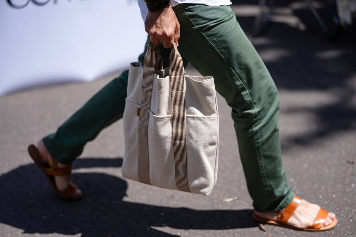 7 clever uses for old pillowcases you’ll wish you knew sooner