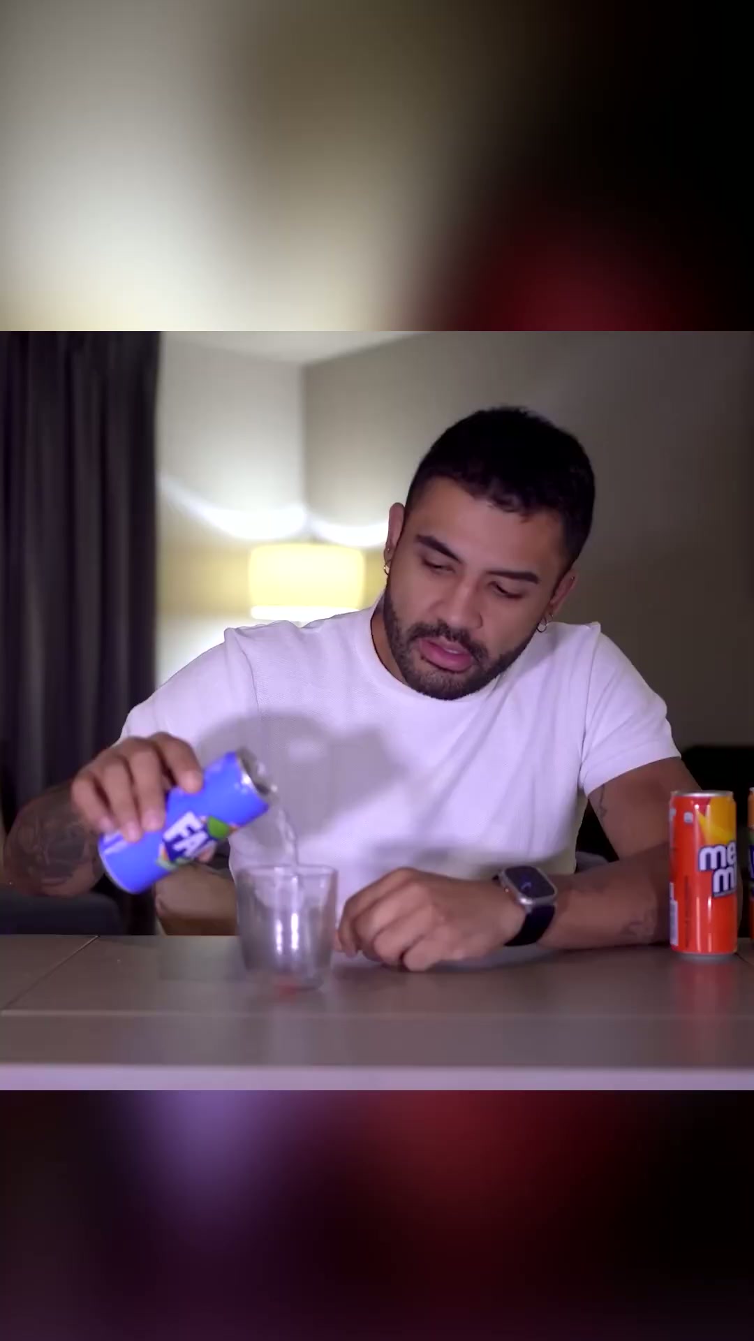 Refrigerante azul com gosto de água suja