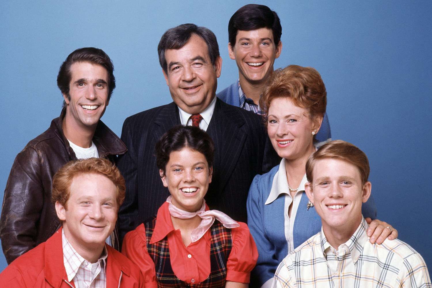 The “Happy Days” cast still has a group text, but there's one topic ...