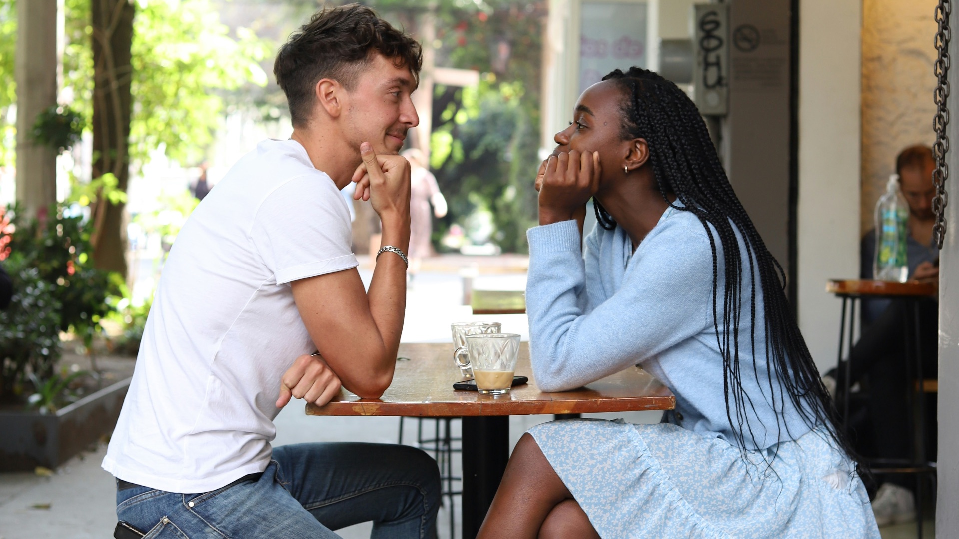 Never ignore these major red flags on a first date