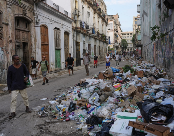 Trump warns Cuba is near failure amid economic collapse