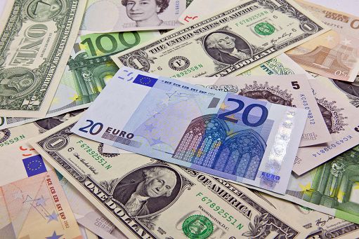 Euro risale sopra 1,20 dollari per la prima volta dal 2021