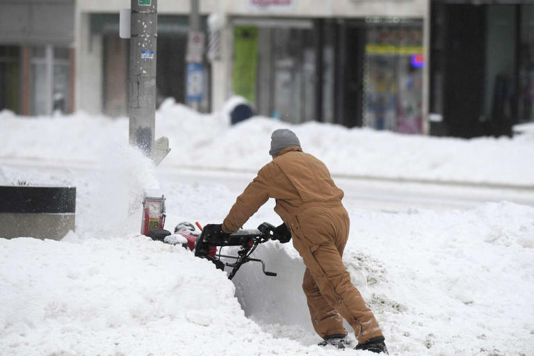 10 numbers that explain how Sunday's historic snowstorm affected ...