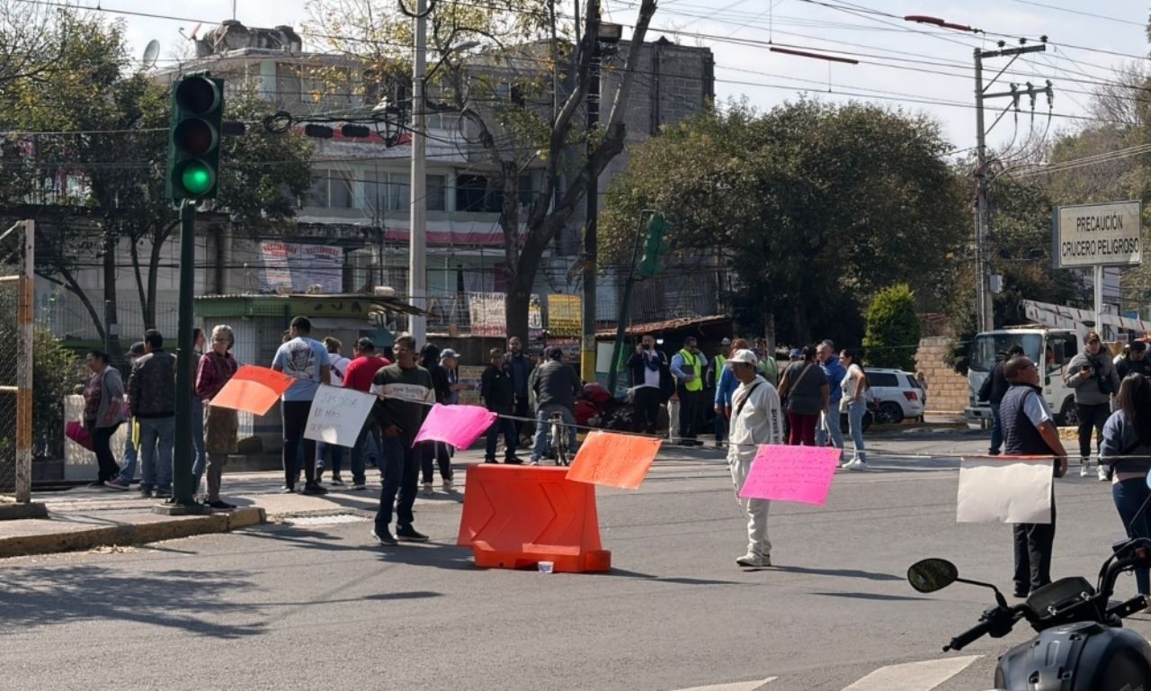 Bloqueo de vecinos desata el caos en Xochimilco, suspenden servicio de ...