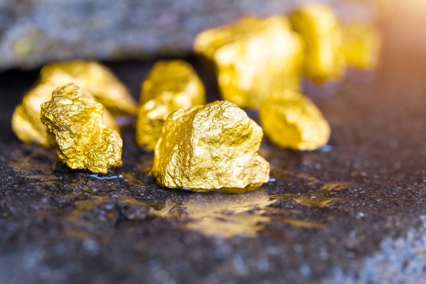Micro-cap miner defies market selloff with strong gold intercepts in Brazil