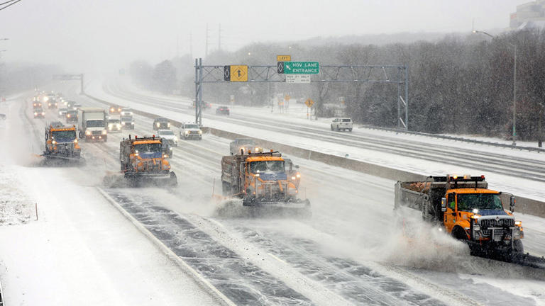Retired NYPD officer collapses, dies shoveling snow for churchgoers ...