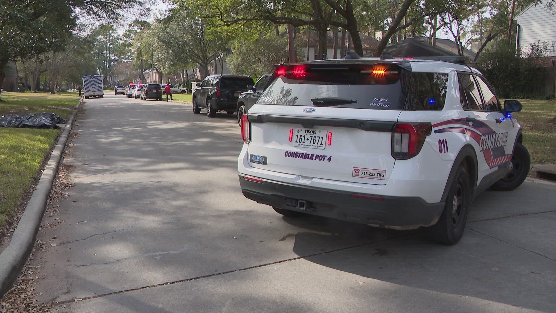 Toddler finds gun, shoots off-duty Harris County deputy, constable says