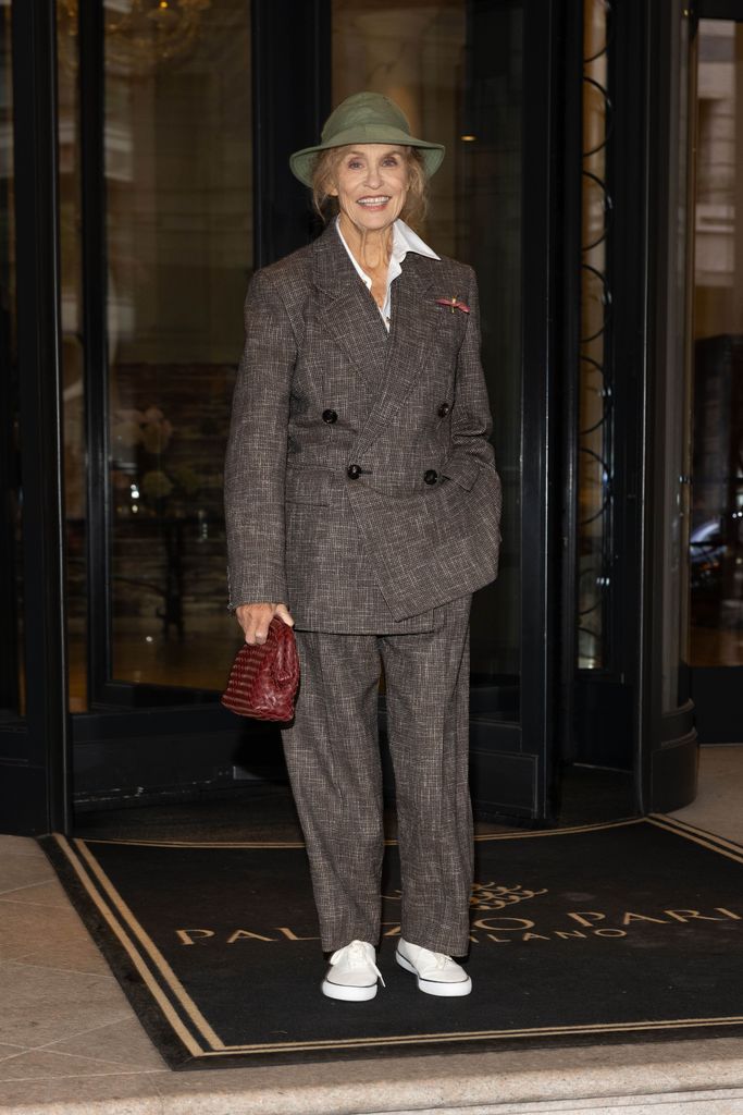 Lauren Hutton proves she's still got supermodel status at 82 in rare ...