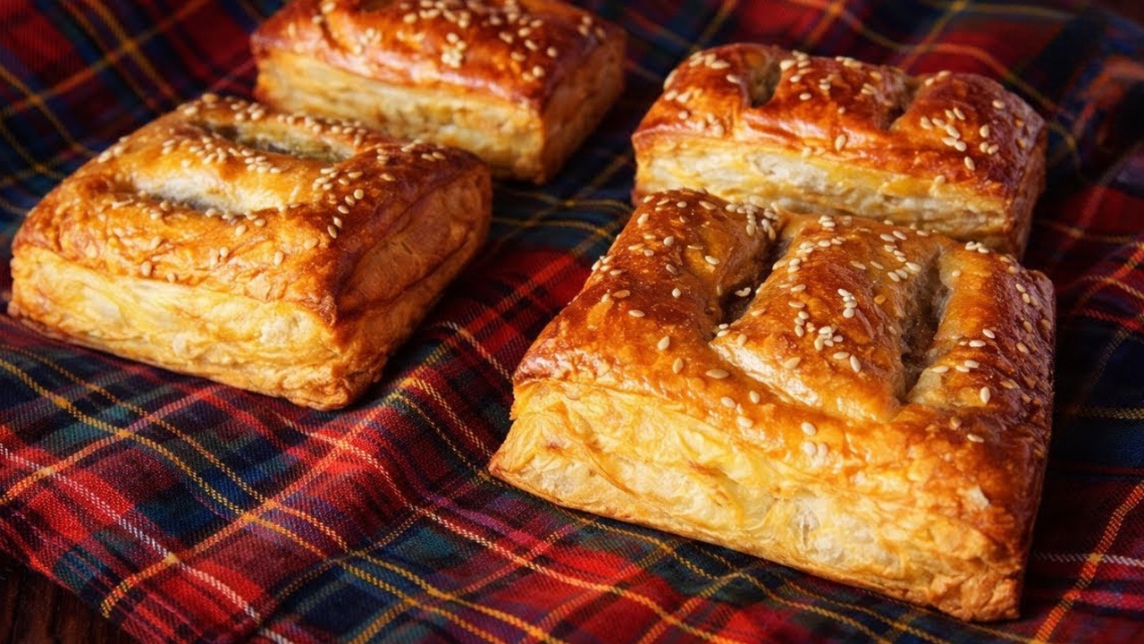 Easy Scottish square sausage rolls recipe
