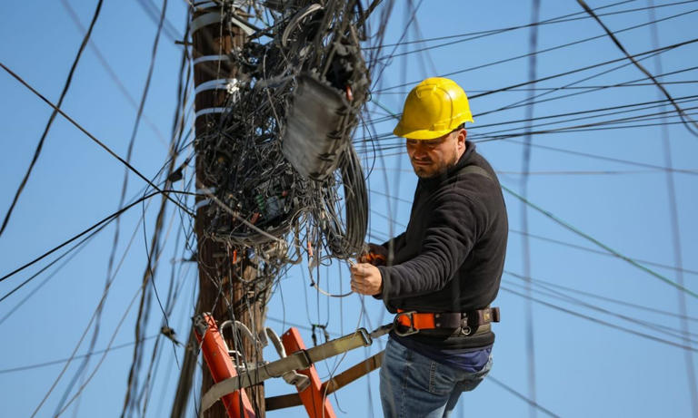 San Pedro retira más de 200 kilómetros de cableado aéreo en desuso