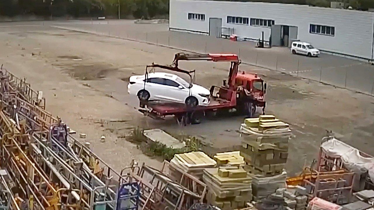 Tow truck theft unfolds as ex-employee calmly removes dozens of cars