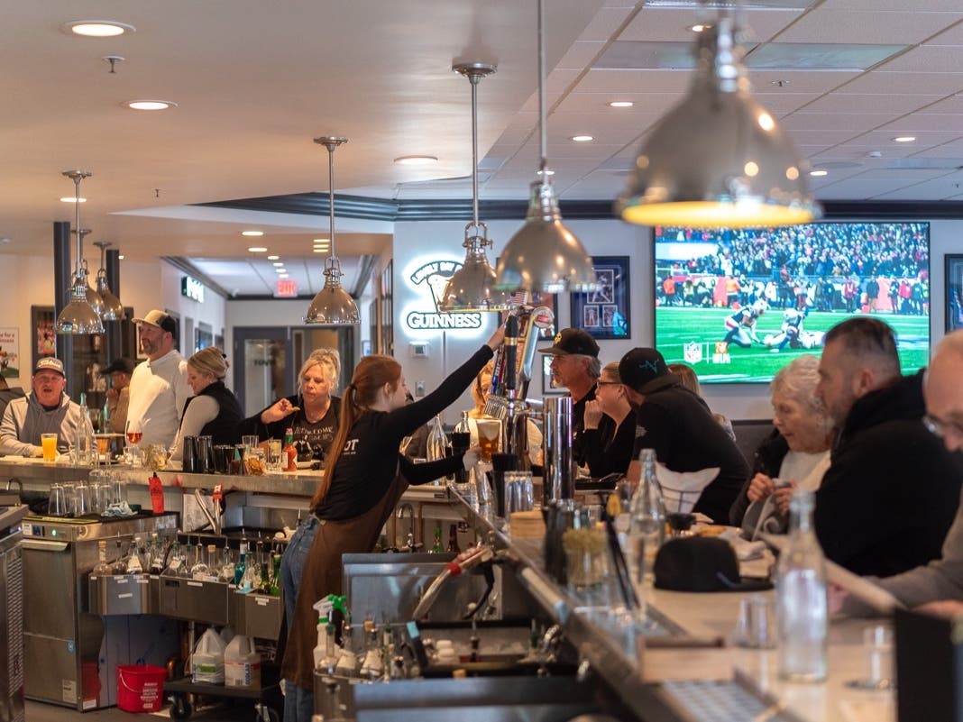 New Pleasanton sports bar opens, with restaurant, private suites ...