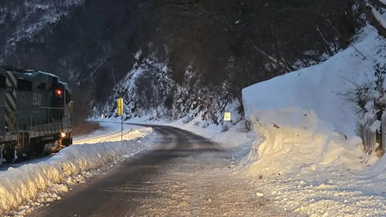 Avalanche incomum bloqueia estrada na Pensilvânia durante a tempestade ...