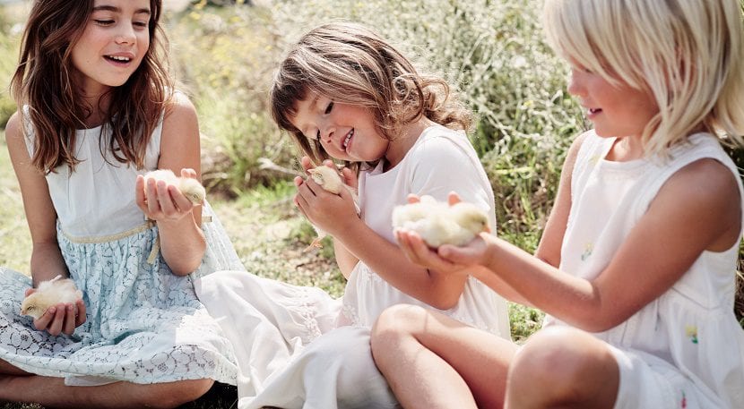 Moda infantil de verano: tendencias, tejidos y estilos para niños y niñas
