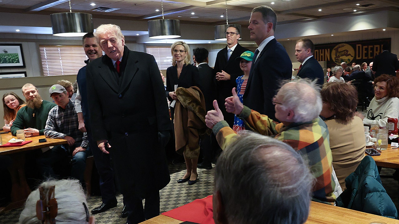 Iowa man stops Trump at restaurant with unexpected request before speech