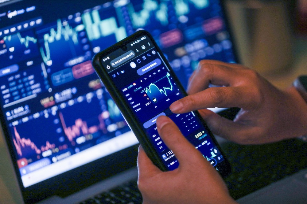 Menilik nasib emiten pendatang baru 2025, saham boncos mulai rebound