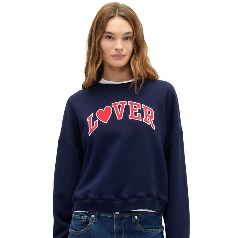 Gap's cozy $27 graphic sweatshirt makes a stylish Valentine’s Day look