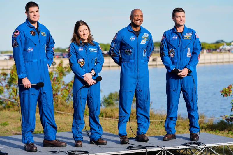 NASA puts moon mission crew in quarantine