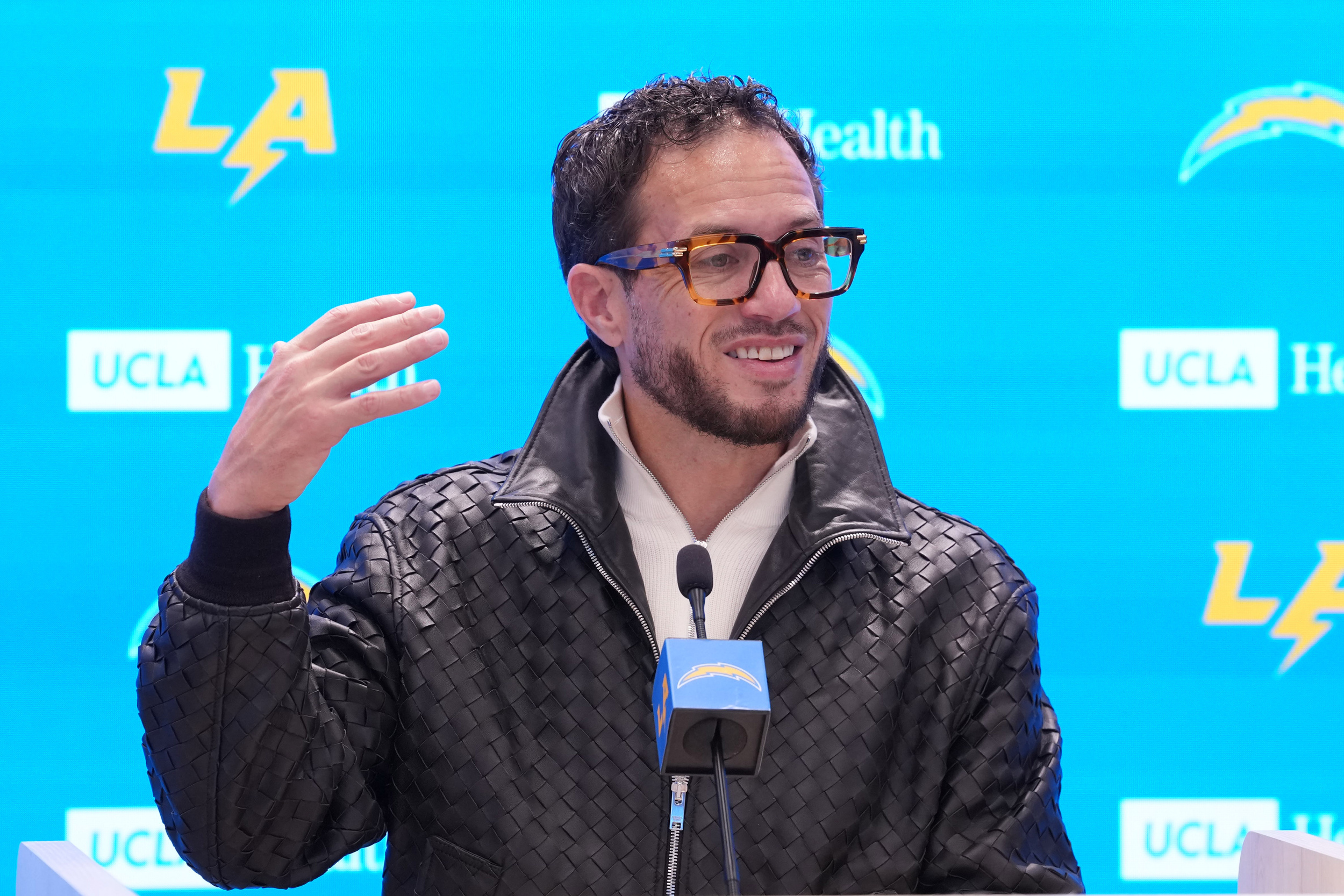 New Chargers OC Mike McDaniel explains his plan for QB Justin Herbert