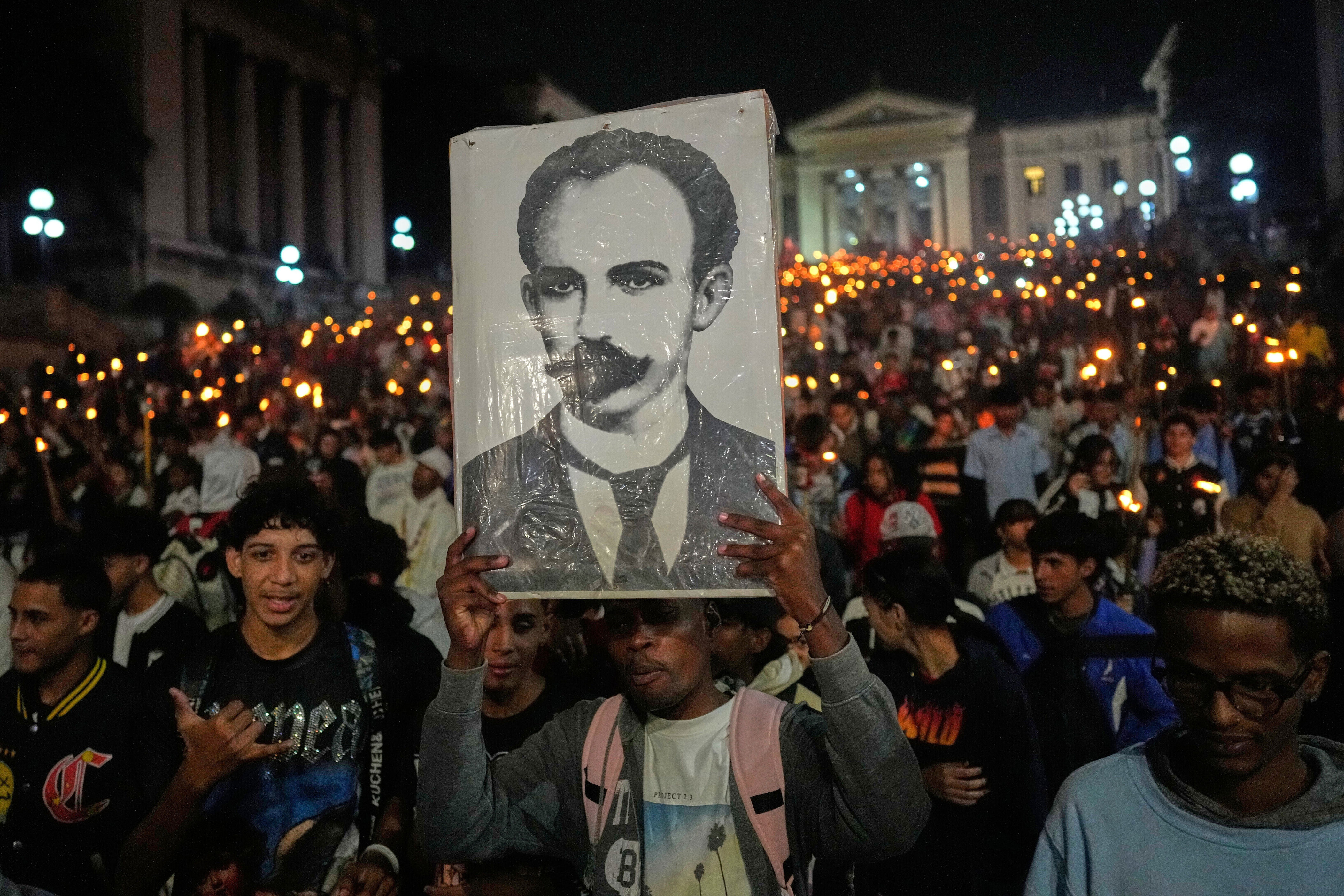 Presidente de Cuba encabeza tradicional manifestación de jóvenes en ...