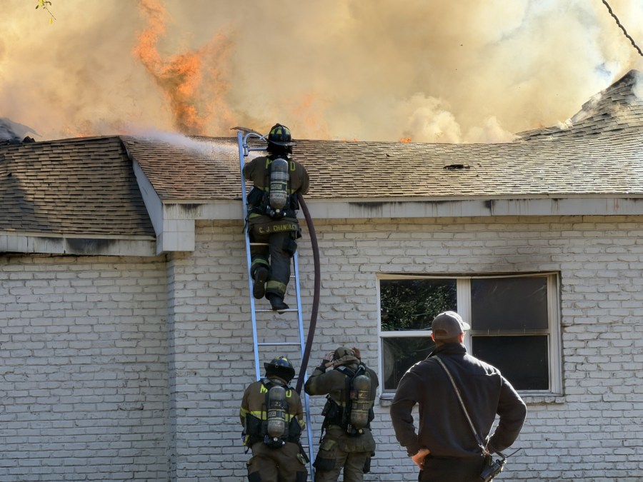 Fire destroys a mobile home on Hillview Drive