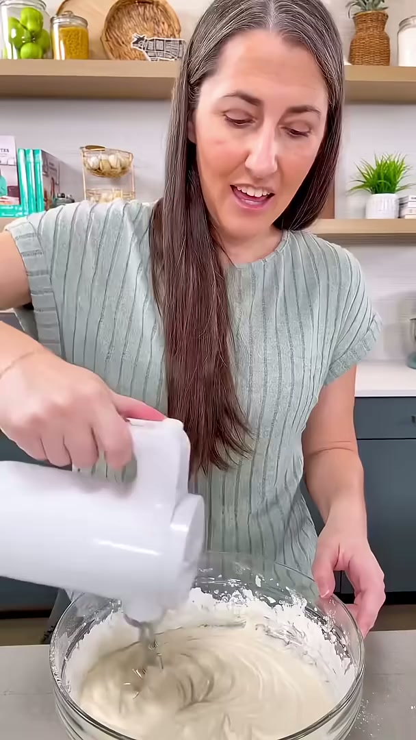 Perfect white cupcakes made in just one bowl! #recipe