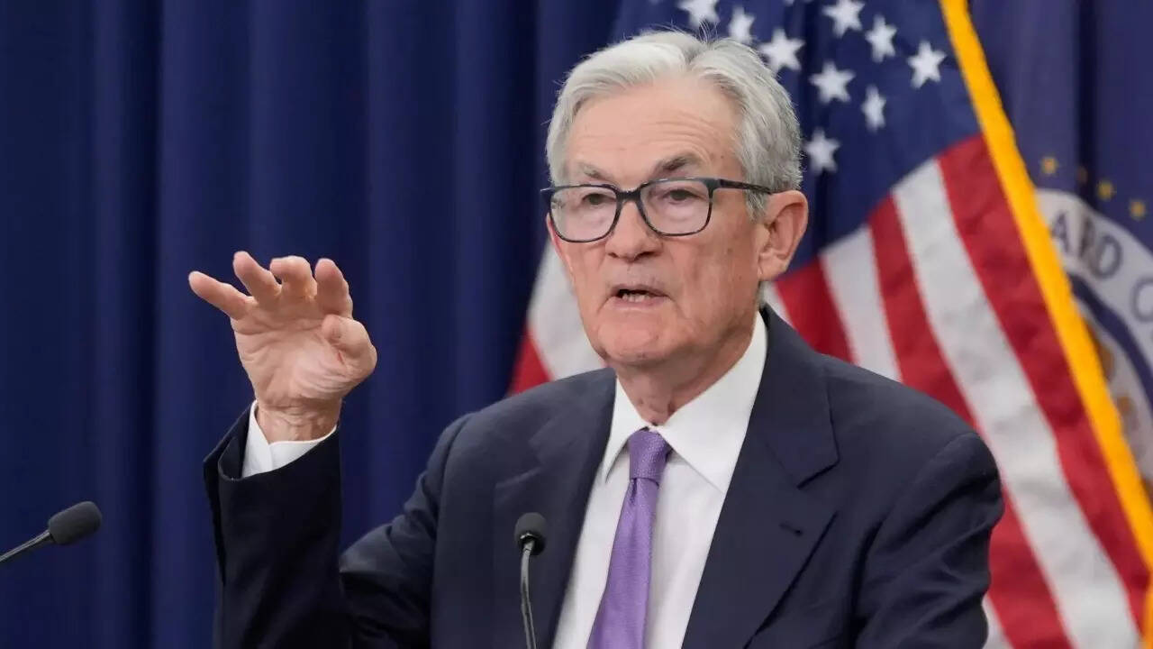 US Fed set to pause rate cuts as it defies Trump pressure