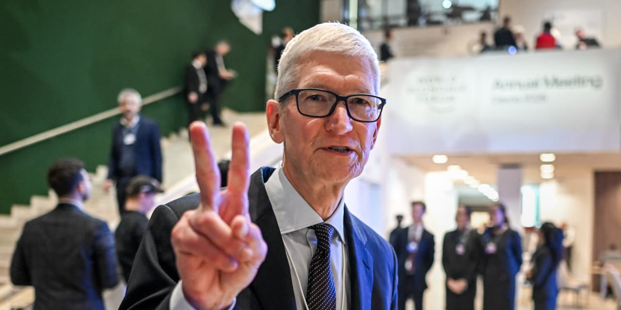 Apple CEO Tim Cook says he’s 'heartbroken' after Minneapolis shootings ...