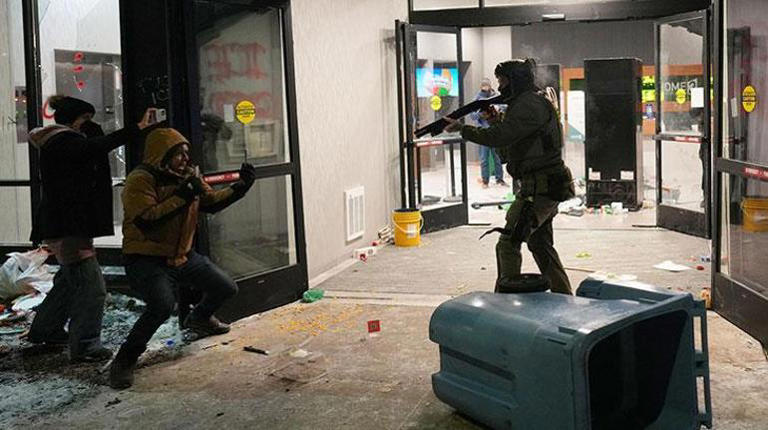 Amerika'nın geldiği nokta! ICE krizine Obama ve Clinton da katıldı ...