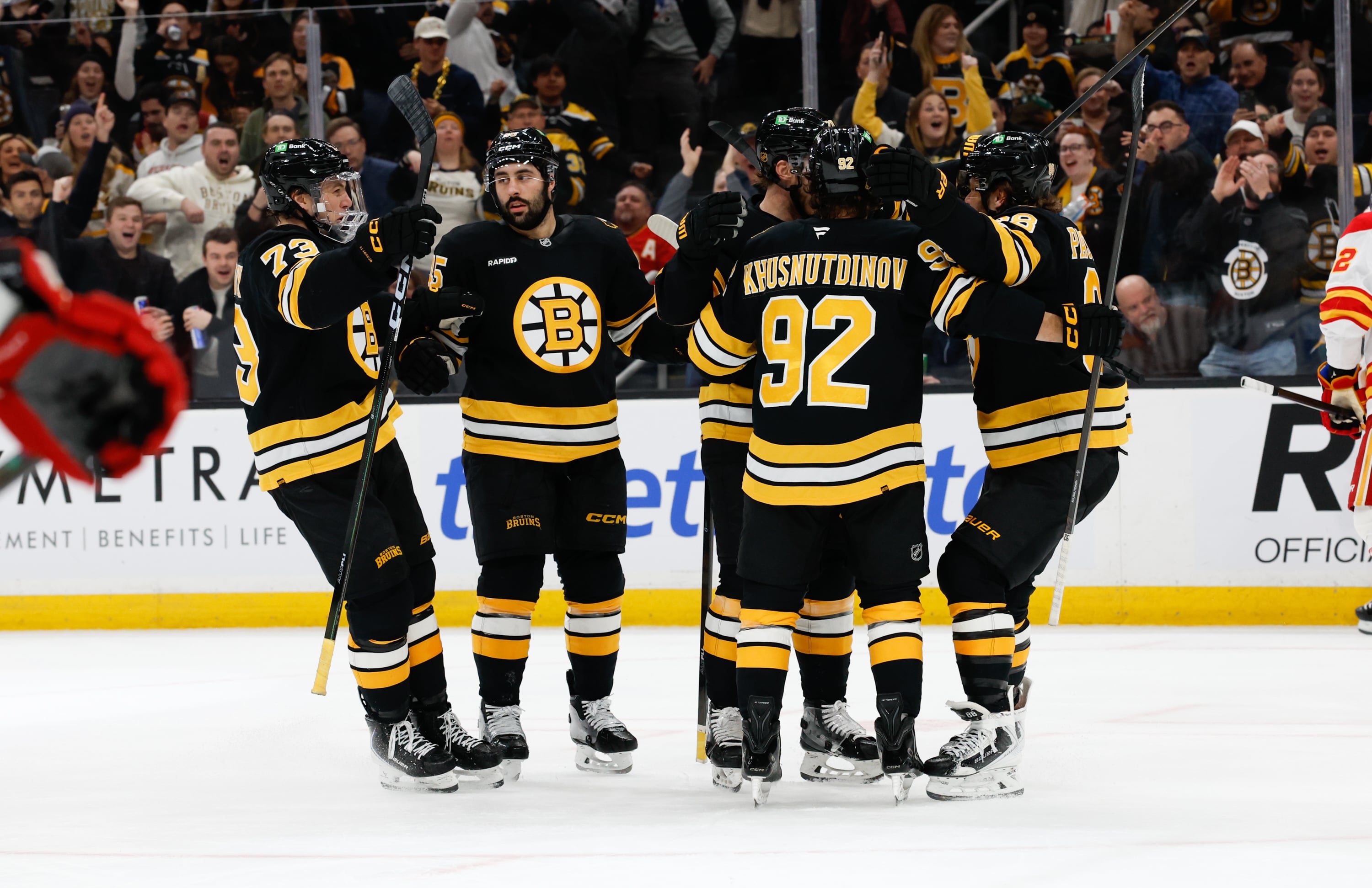 Pastrnak lifts Bruins to 3-2 win over Predators with OT goal