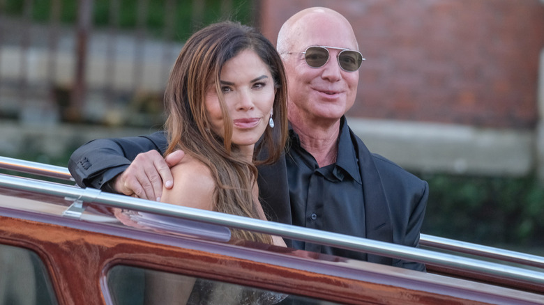 Lauren Sánchez & husband Jeff Bezos live such a lavish life