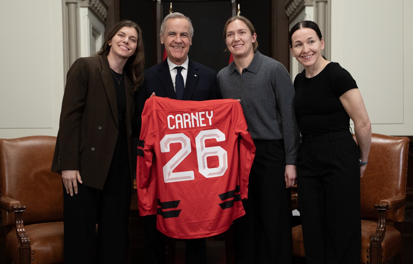 Prime Minister Mark Carney meets with national women's hockey team members