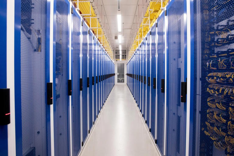 Bill to increase Virginia data center oversight advances after tie vote