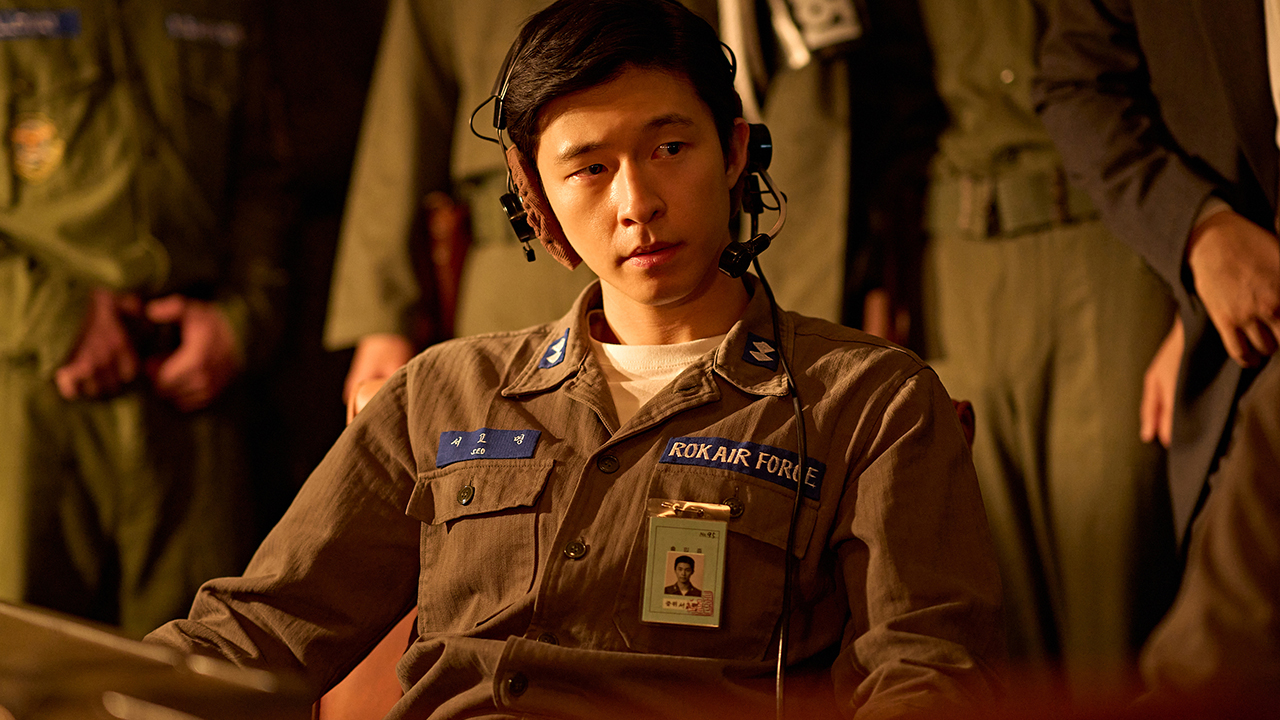 'Good news' movie review: Netflix Korean thriller turns a 1970s ...