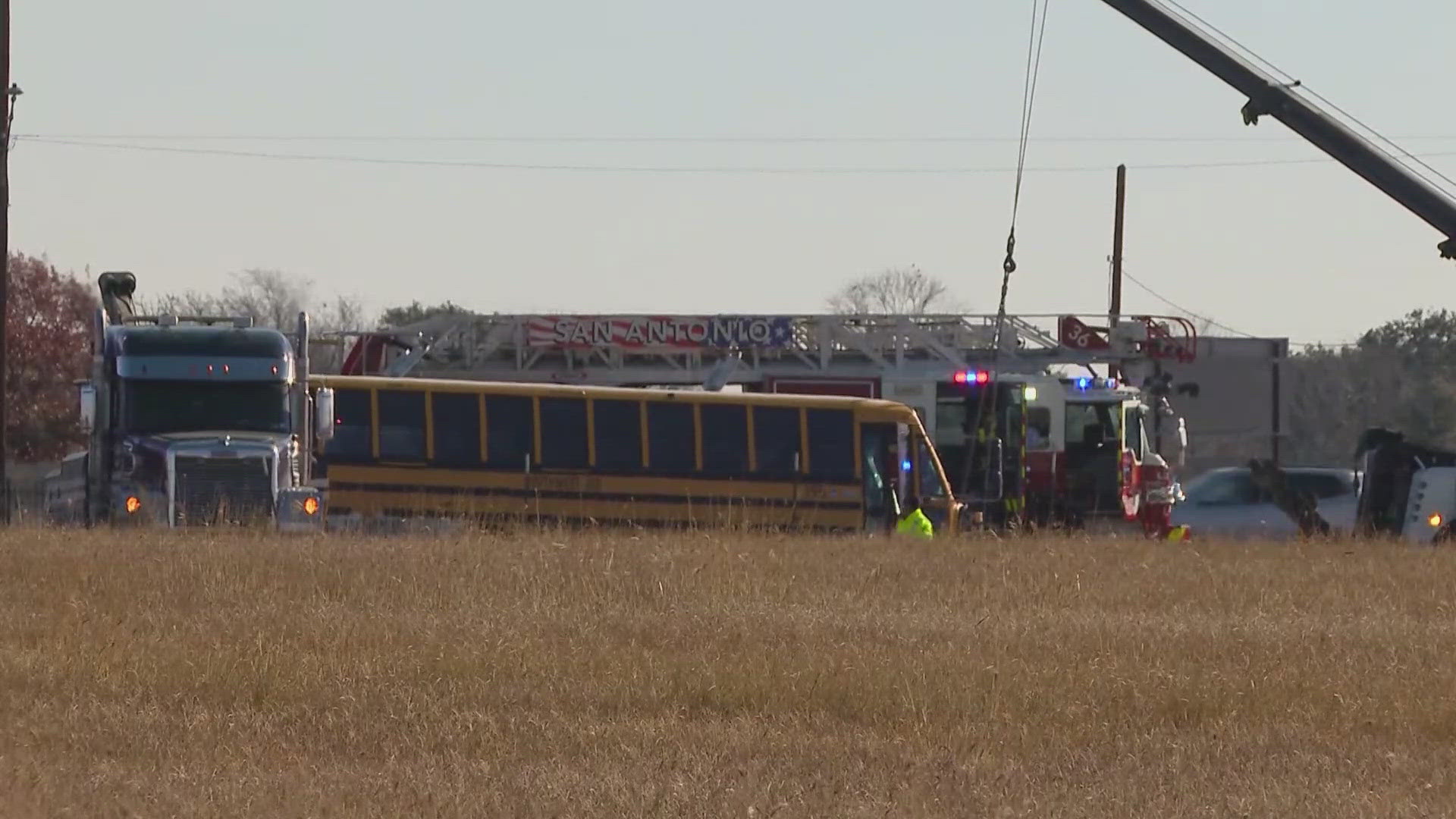 Driver, 5 students taken to hospital after SWISD bus overturns on Loop ...