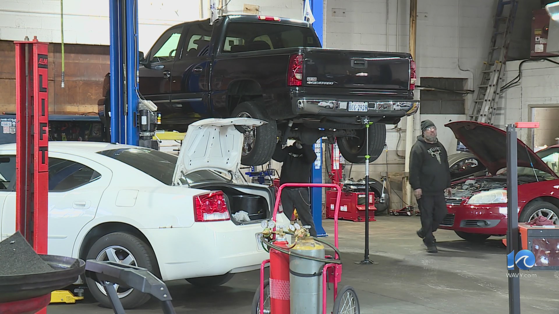 Auto repair shops fill up amid frigid temps