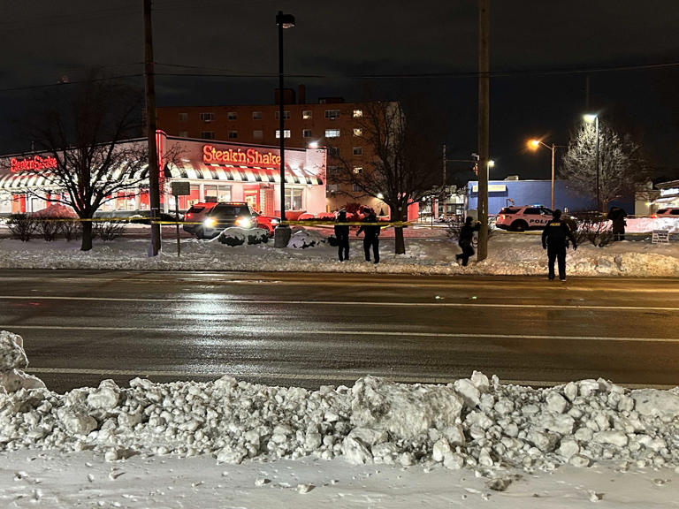 Police: 1 dead after shooting outside fast food restaurant in Oakley