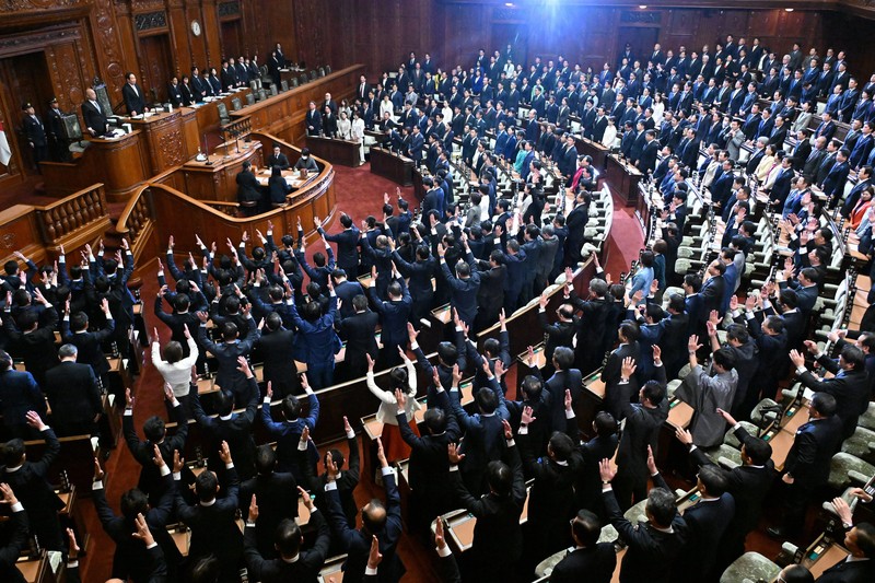 Japan PM wields globally rare power to dissolve lower house, but on ...