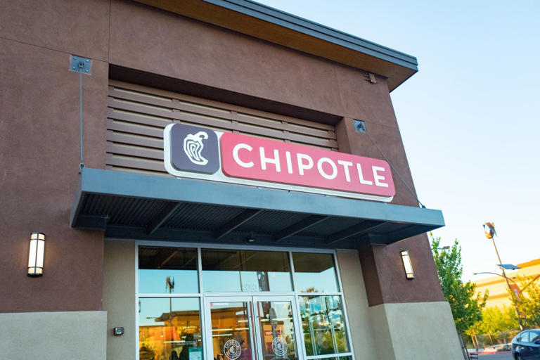 Chipotle brings back chicken al pastor on February 10 for fans of bold ...