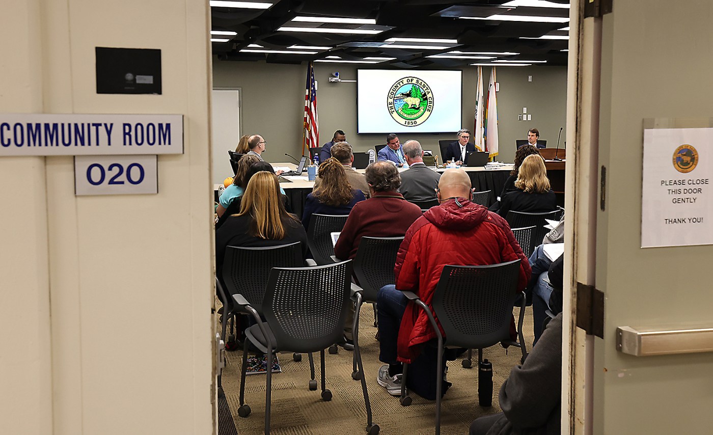 Santa Cruz County supervisors form subcommittee to aid immigrant ...