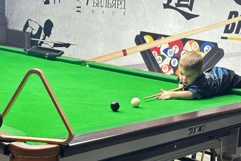 Snooker player breaking world records aged 2 – despite struggling to ...