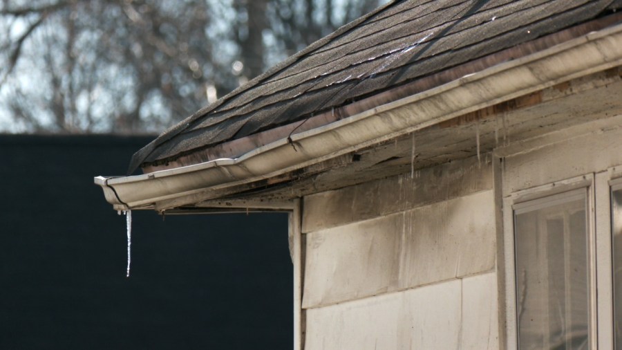 How Knoxville firefighters stay safe in freezing temperatures, icy ...