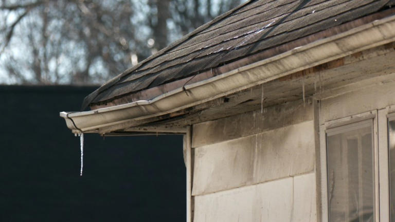 How Knoxville firefighters stay safe in freezing temperatures, icy ...