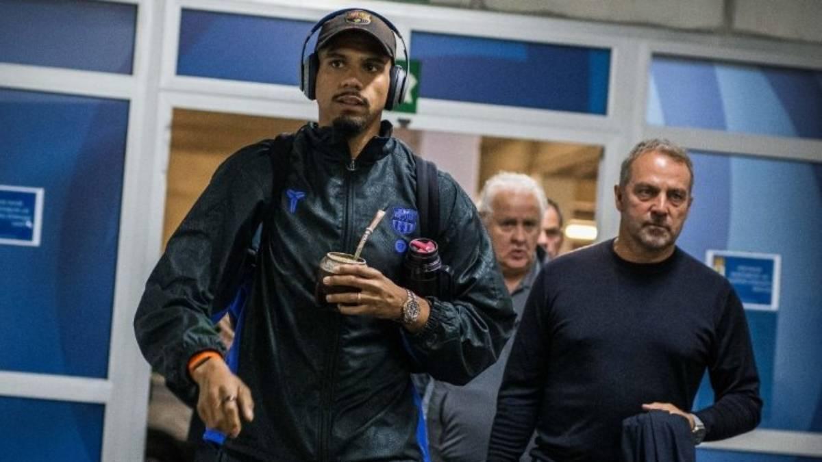 Flick estudia cuándo dar entrada a un Araujo cada vez a mejor tono