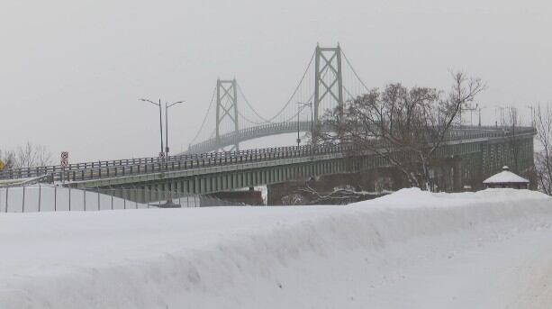 Border bridge traffic reveals tourism struggles in North Country