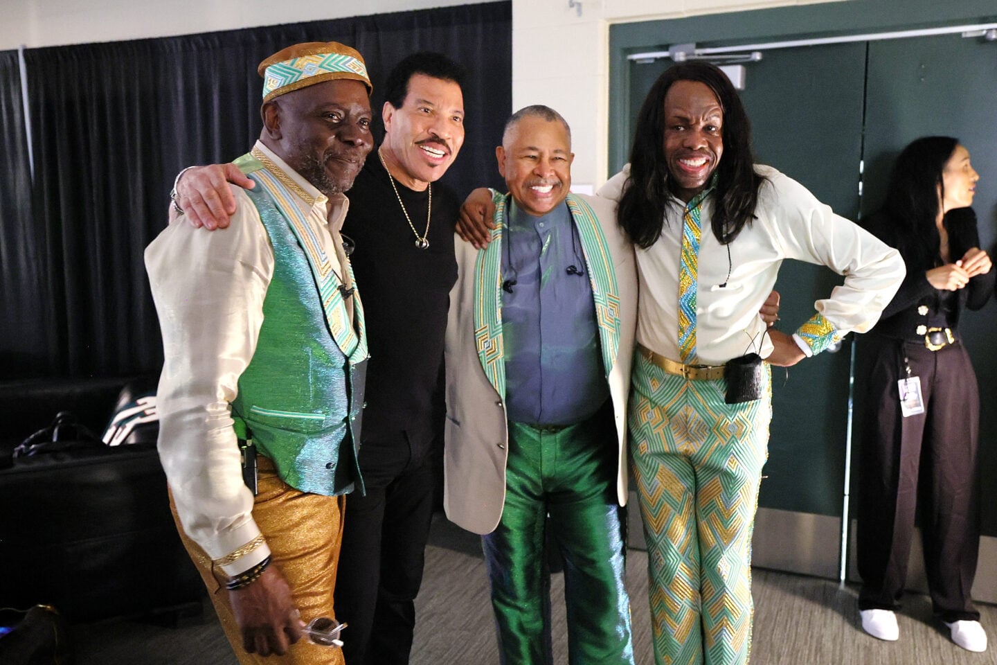 Lionel Richie and Earth, Wind & Fire invite fans to 'Sing a Song All ...